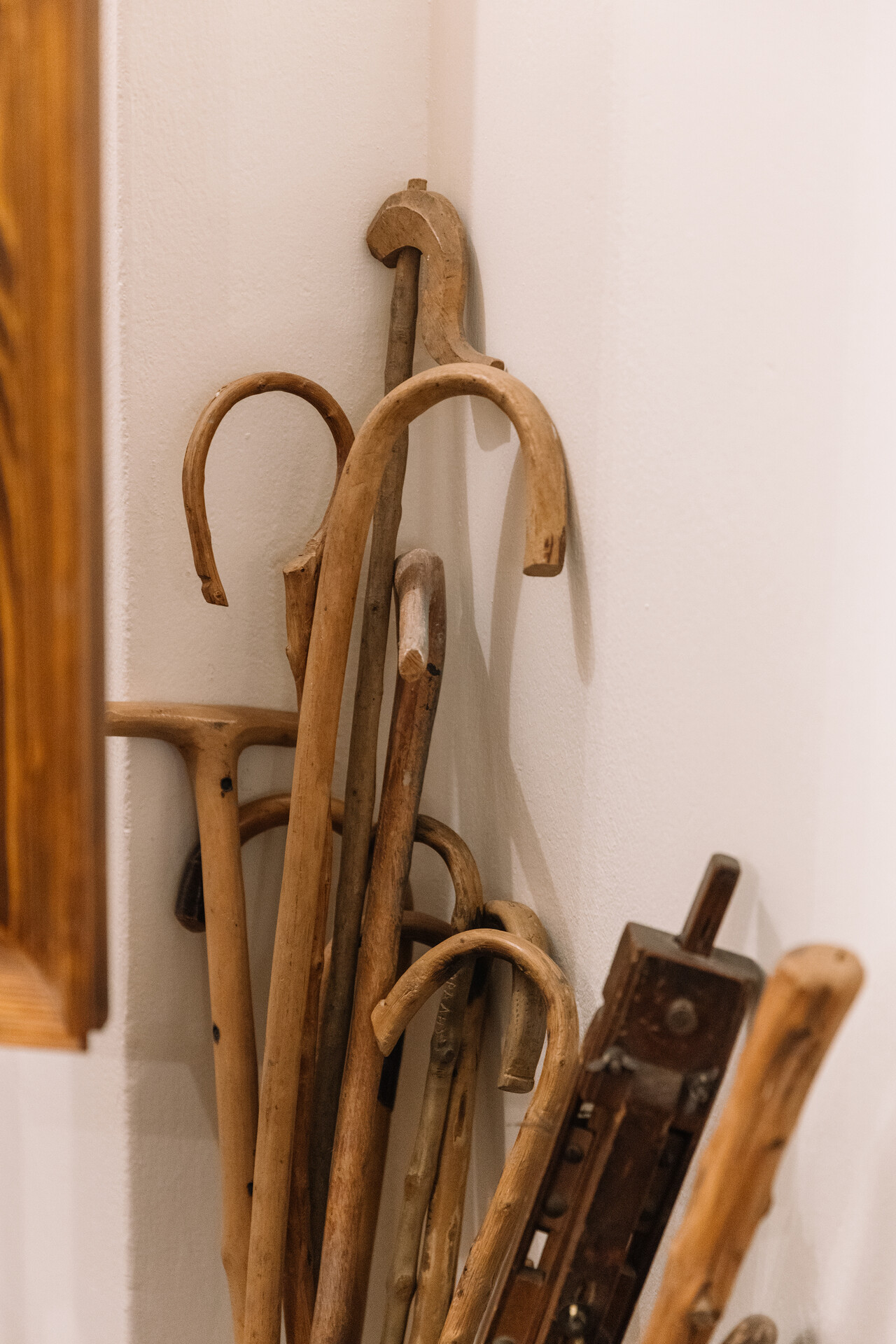 Μέσα στο ατελιέ του Γιάννη Μόραλη | LiFO